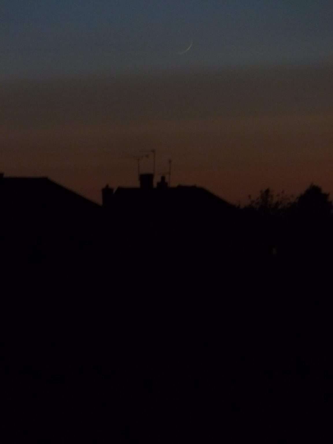 29 hour old Moon by John Howarth – 20th May 2023 – Crayford Manor House ...